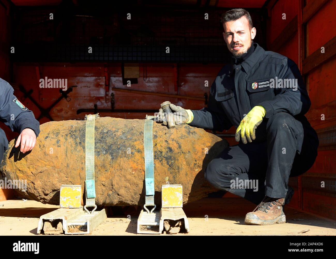 World war ii bomb dismantled hi-res stock photography and images - Alamy