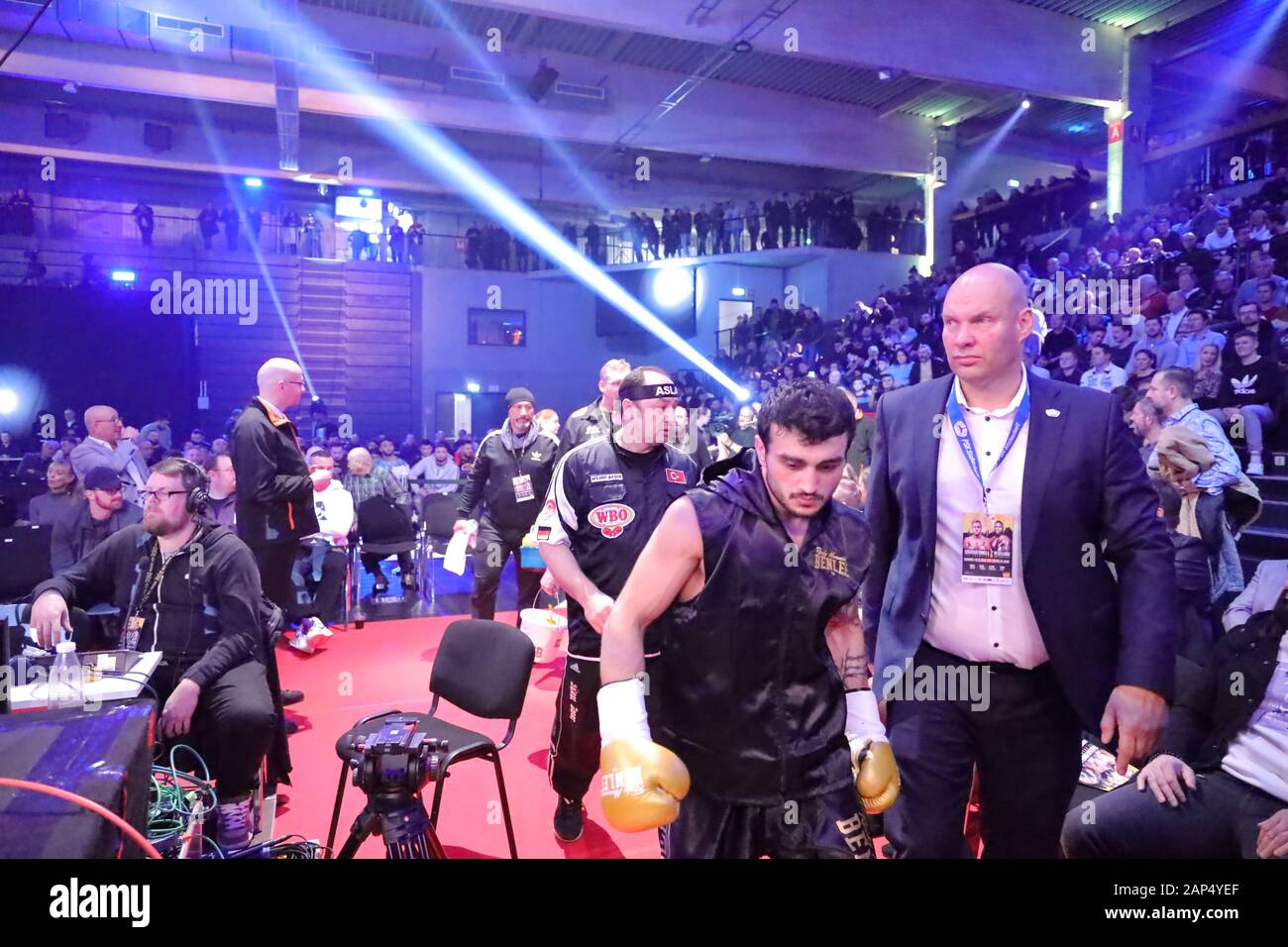 Boxkampf Nuri Seferi gg Mazen Girke in der Stock Photo - Alamy
