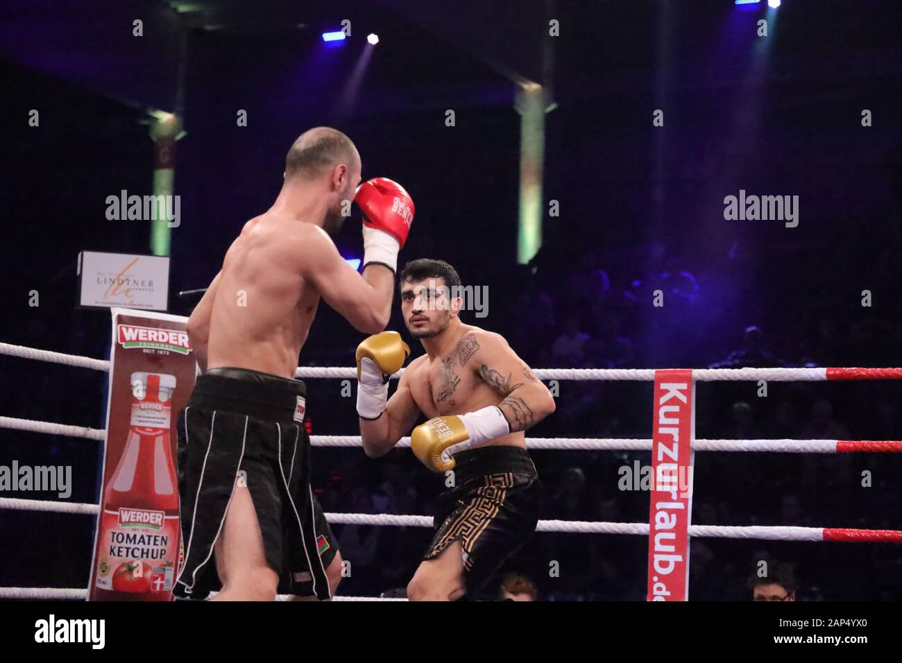 Boxkampf Nuri Seferi gg Mazen Girke in der Stock Photo - Alamy