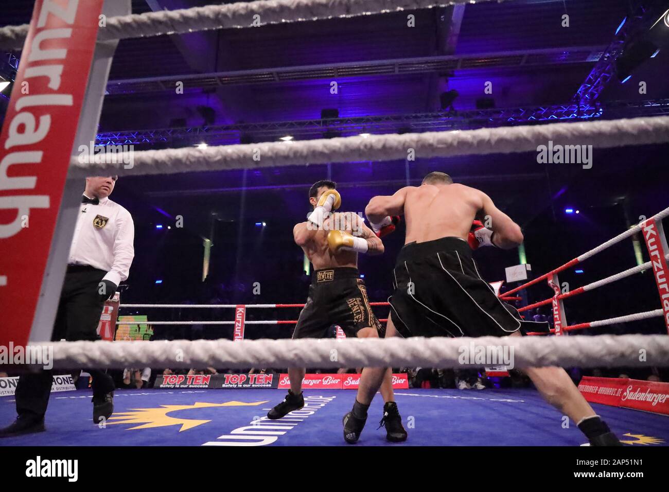 Boxkampf Nuri Seferi gg Mazen Girke in der Stock Photo - Alamy