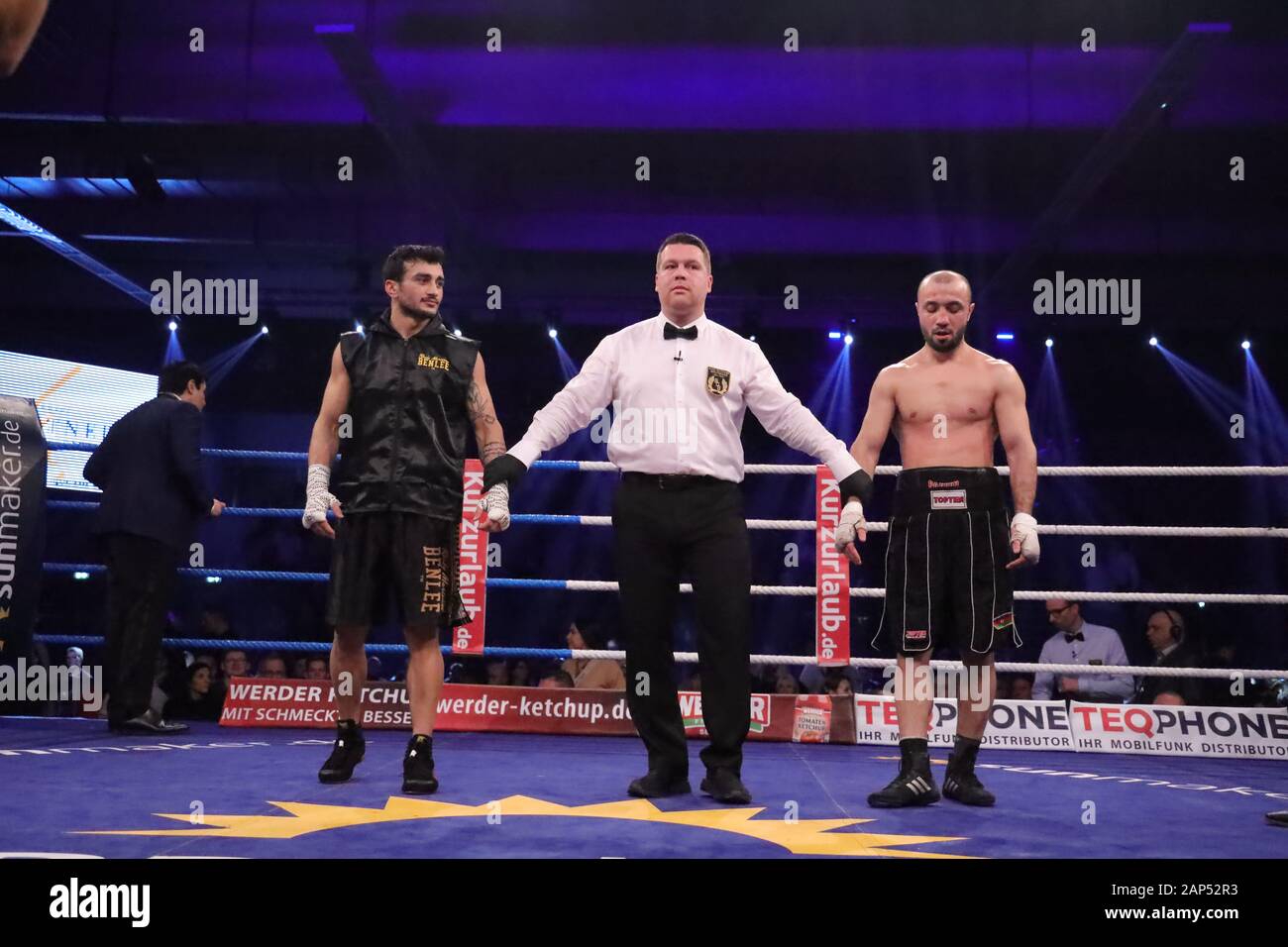 Boxkampf Nuri Seferi gg Mazen Girke in der Stock Photo - Alamy