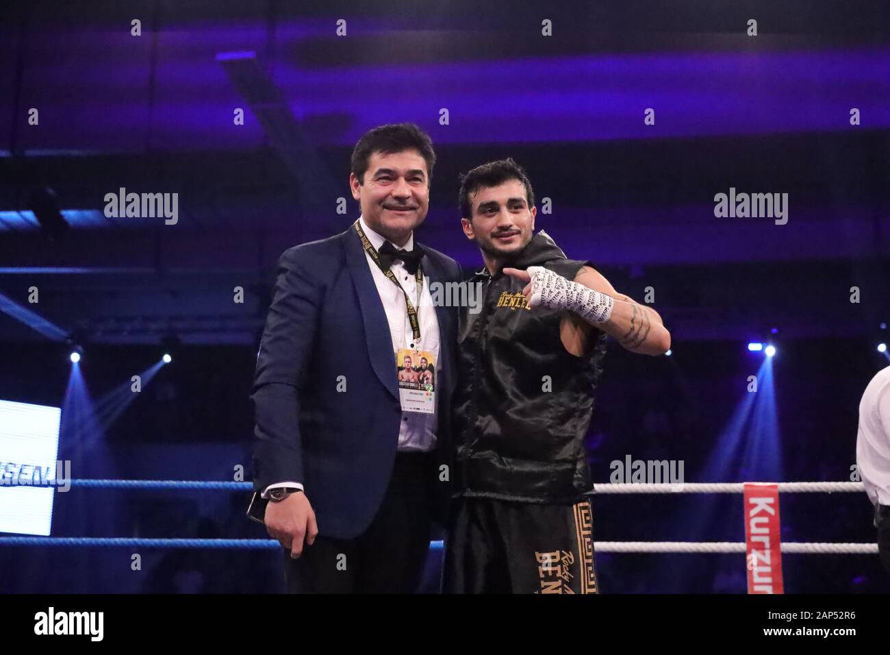 Boxkampf Nuri Seferi gg Mazen Girke in der Stock Photo - Alamy