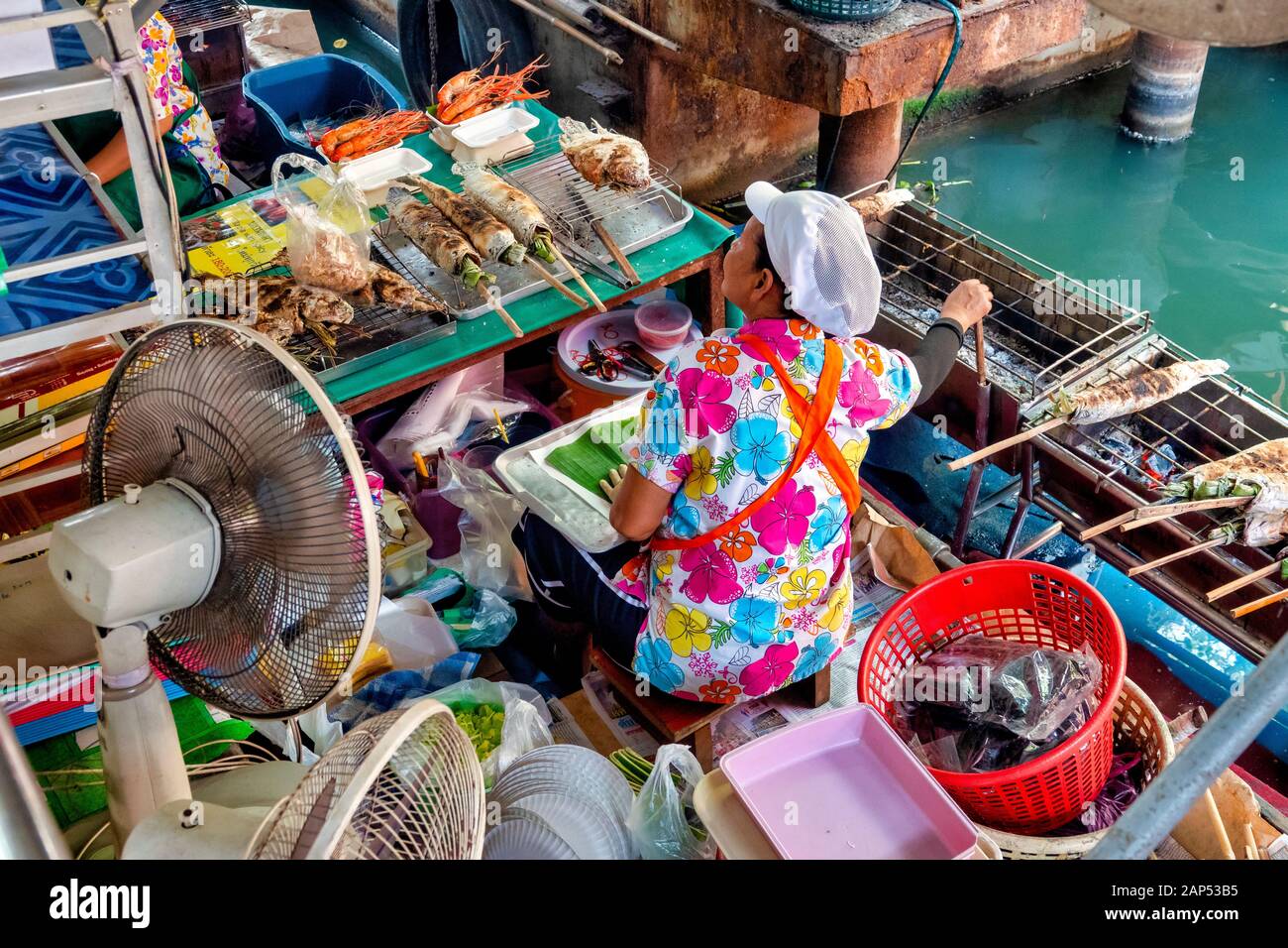 Floating fish market hi-res stock photography and images - Alamy