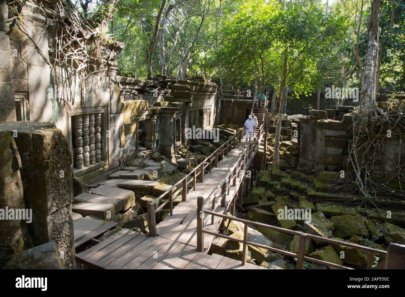 Khmer temple architectural style hi-res stock photography and images ...