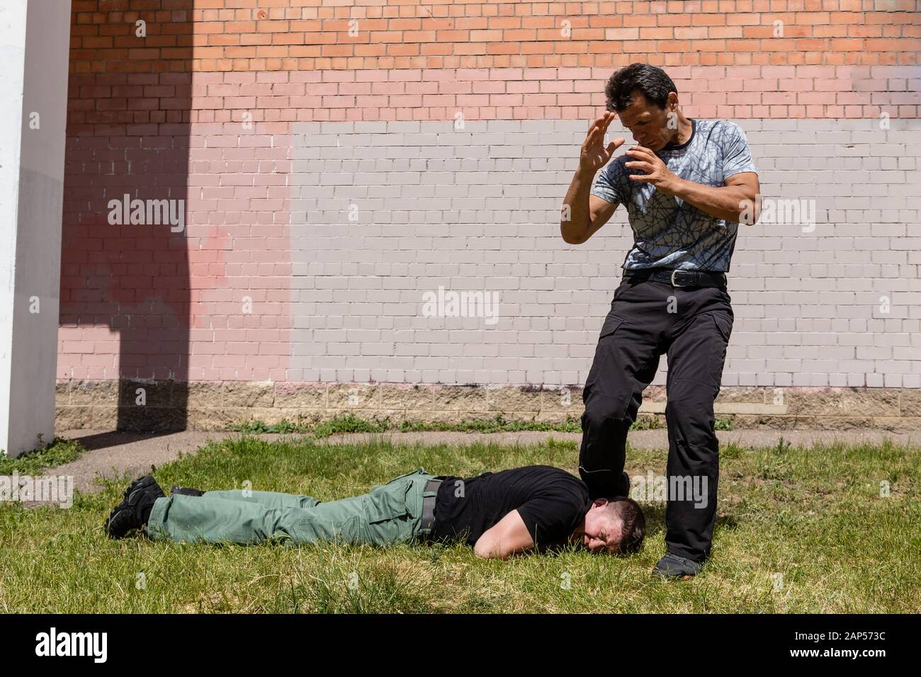 Ground fighting techniques hi-res stock photography and images - Alamy