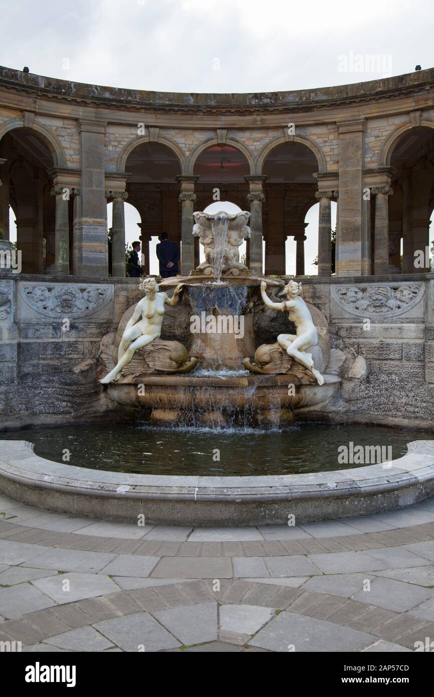 Hever Castle Statues High Resolution Stock Photography and Images - Alamy