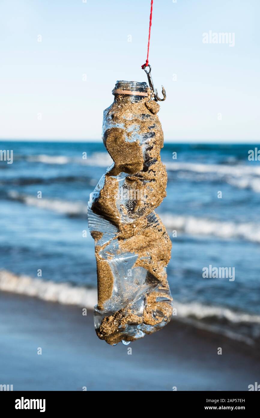 Plastic garbage fish hi-res stock photography and images - Alamy