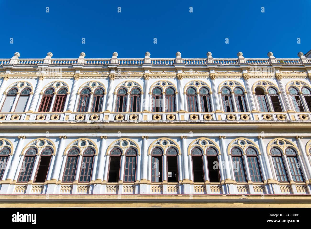 Regal exterior of windows on a building , Havana, Cuba Stock Photo - Alamy