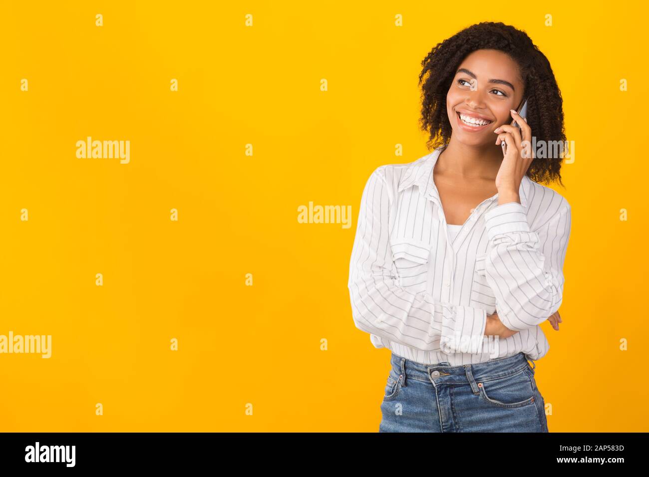Afro model hi-res stock photography and images - Alamy