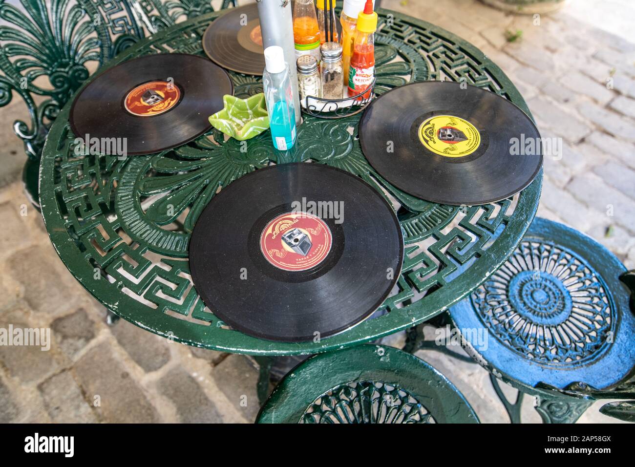 Vinyl table mats at La Vitrola in Havana, Cuba Stock Photo - Alamy