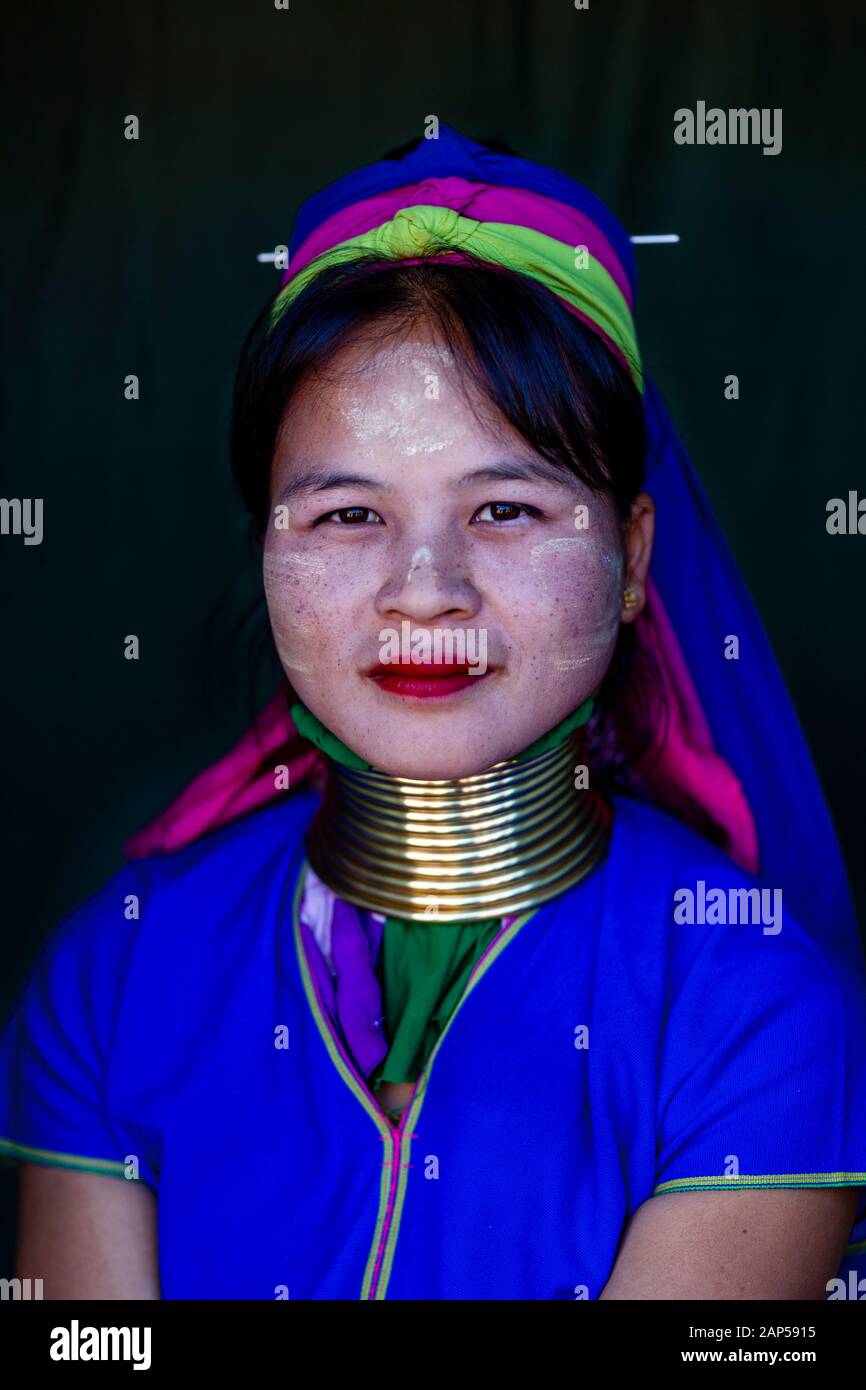 Long neck camera hi-res stock photography and images - Alamy