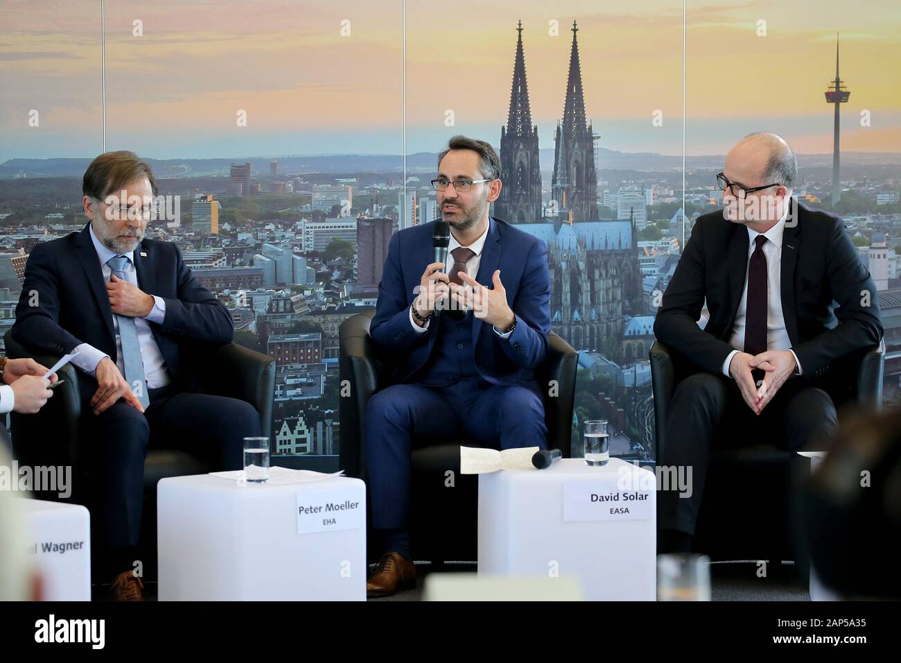 Exhibition together hi-res stock photography and images - Alamy