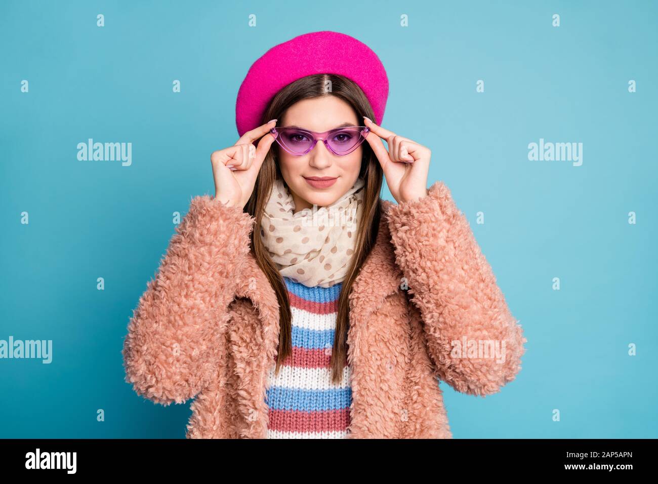 Fake specs hi-res stock photography and images - Alamy