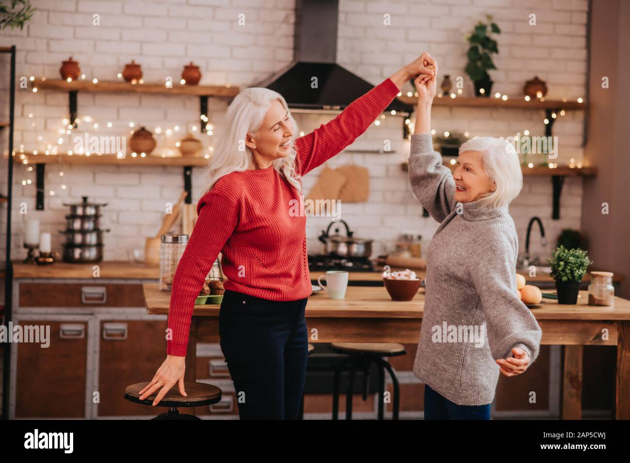 Ladies having fun hi-res stock photography and images - Alamy