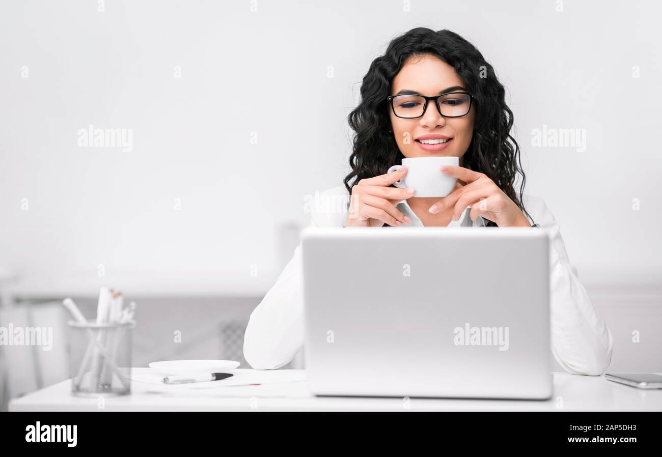 Woman drinking tea computer desk High Resolution Stock Photography and ...