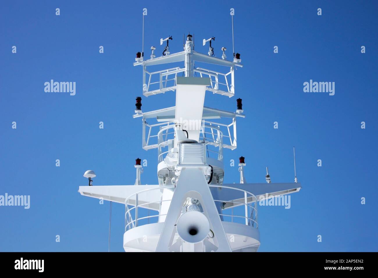 Ship communication mast hi-res stock photography and images - Alamy