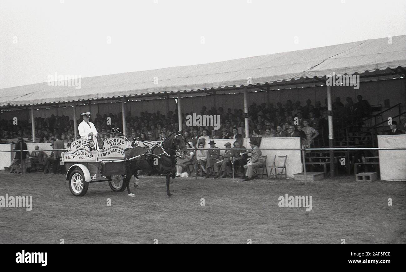 Milkman 1950s hi-res stock photography and images - Alamy