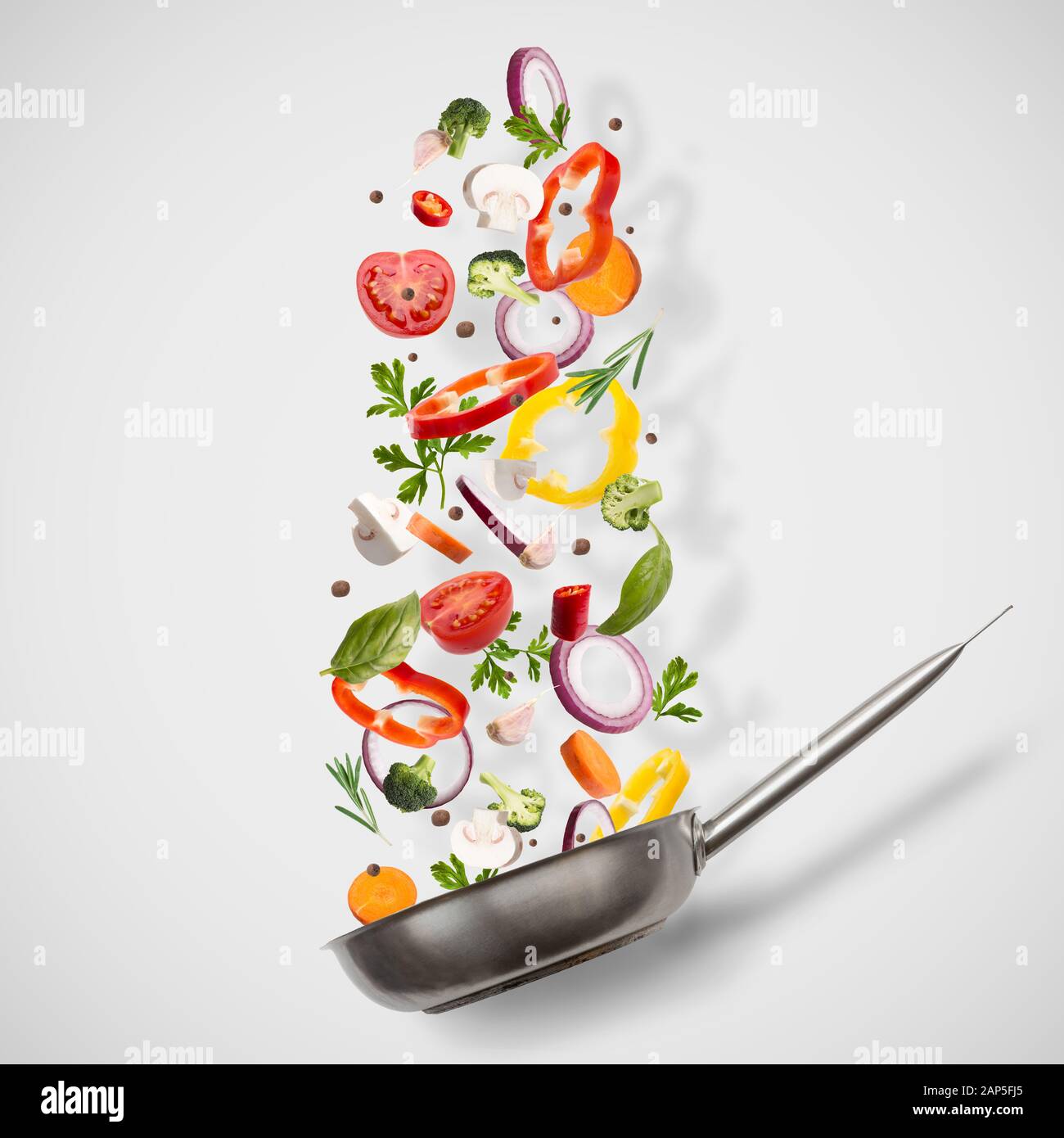 Onion sliced flying pan hi-res stock photography and images - Alamy