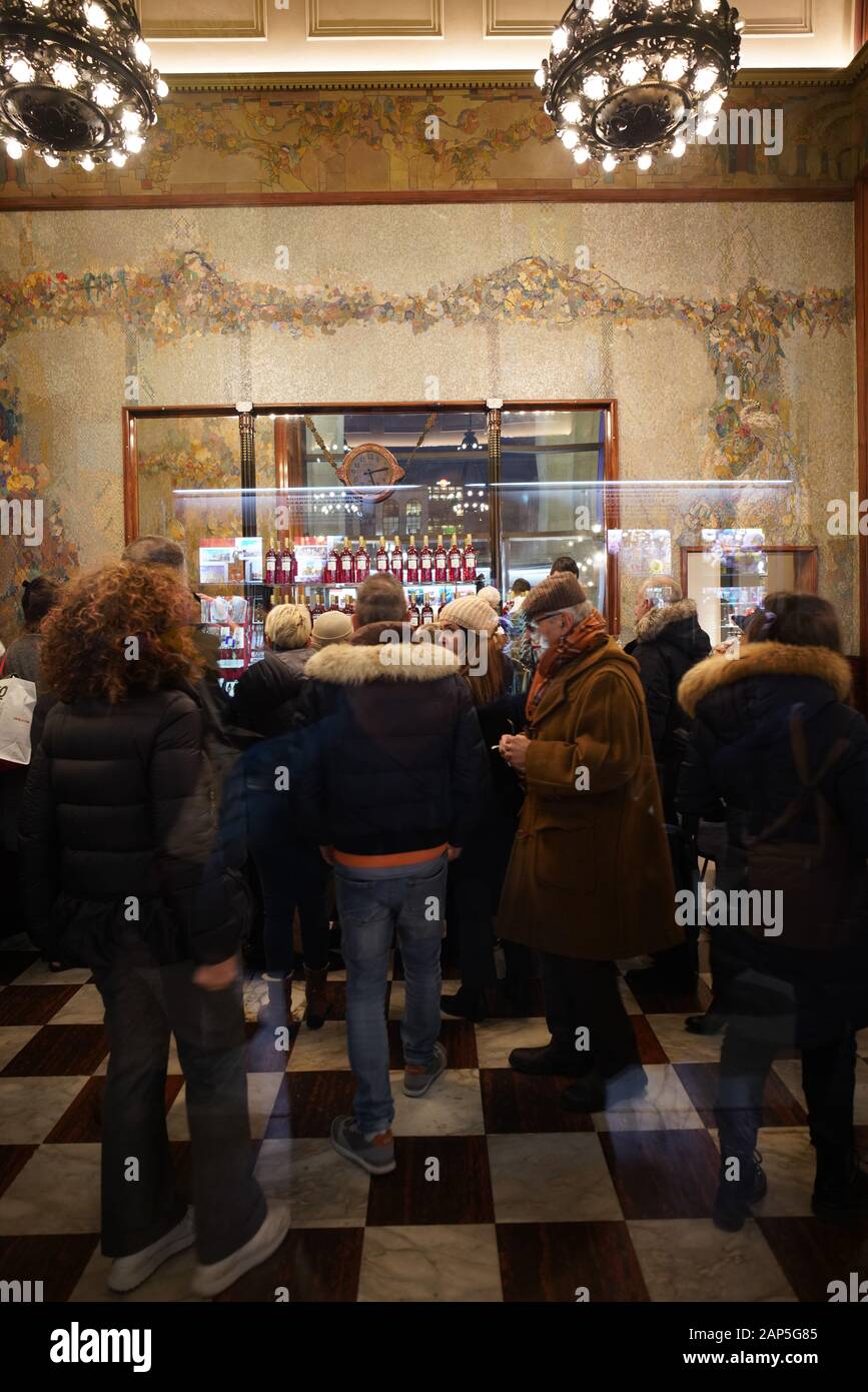 People at Camparino Cafè, Piazza del Duomo square, Milan, Lombardy ...