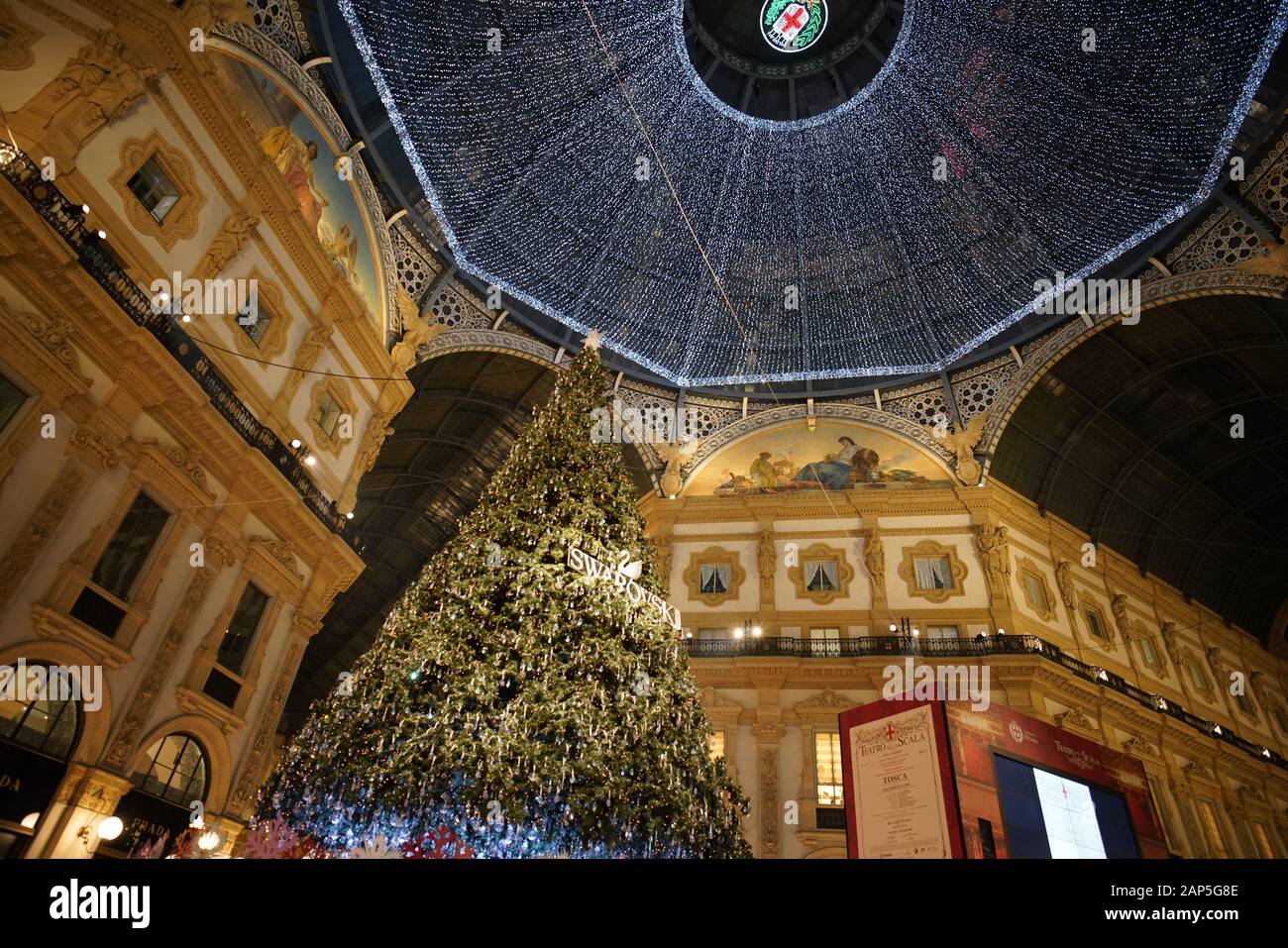 Galleria vittorio emanuele christmas tree hi-res stock photography and ...