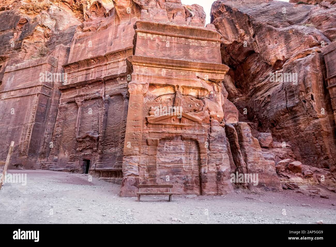 Steep tall ruins of old city of Petra, Jordan Stock Photo - Alamy