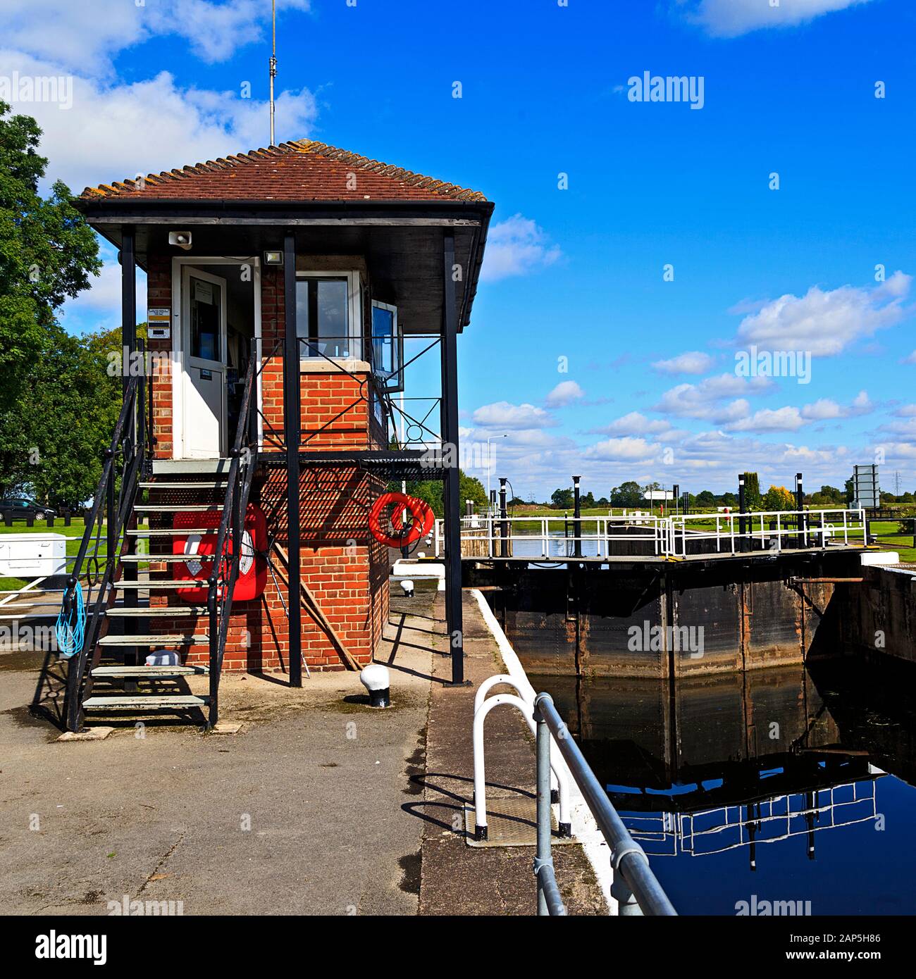 Lock Keepers Box at Cromwell Lock on the River Trent Stock Photo - Alamy