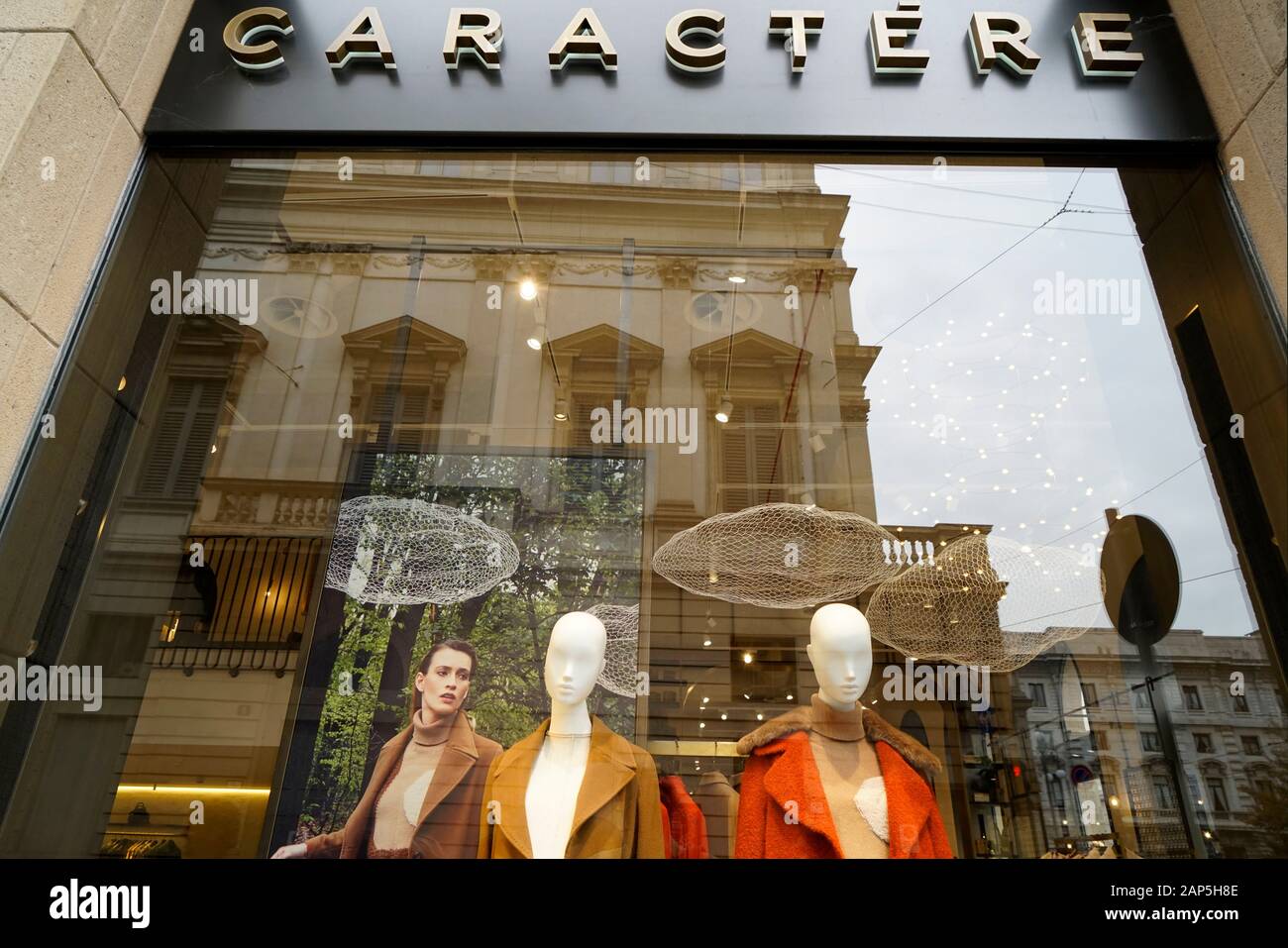 Fashion store shop window hi-res stock photography and images - Alamy