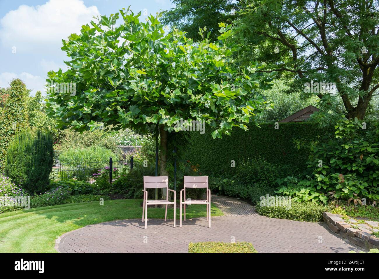 Plastic chair garden hi-res stock photography and images - Alamy