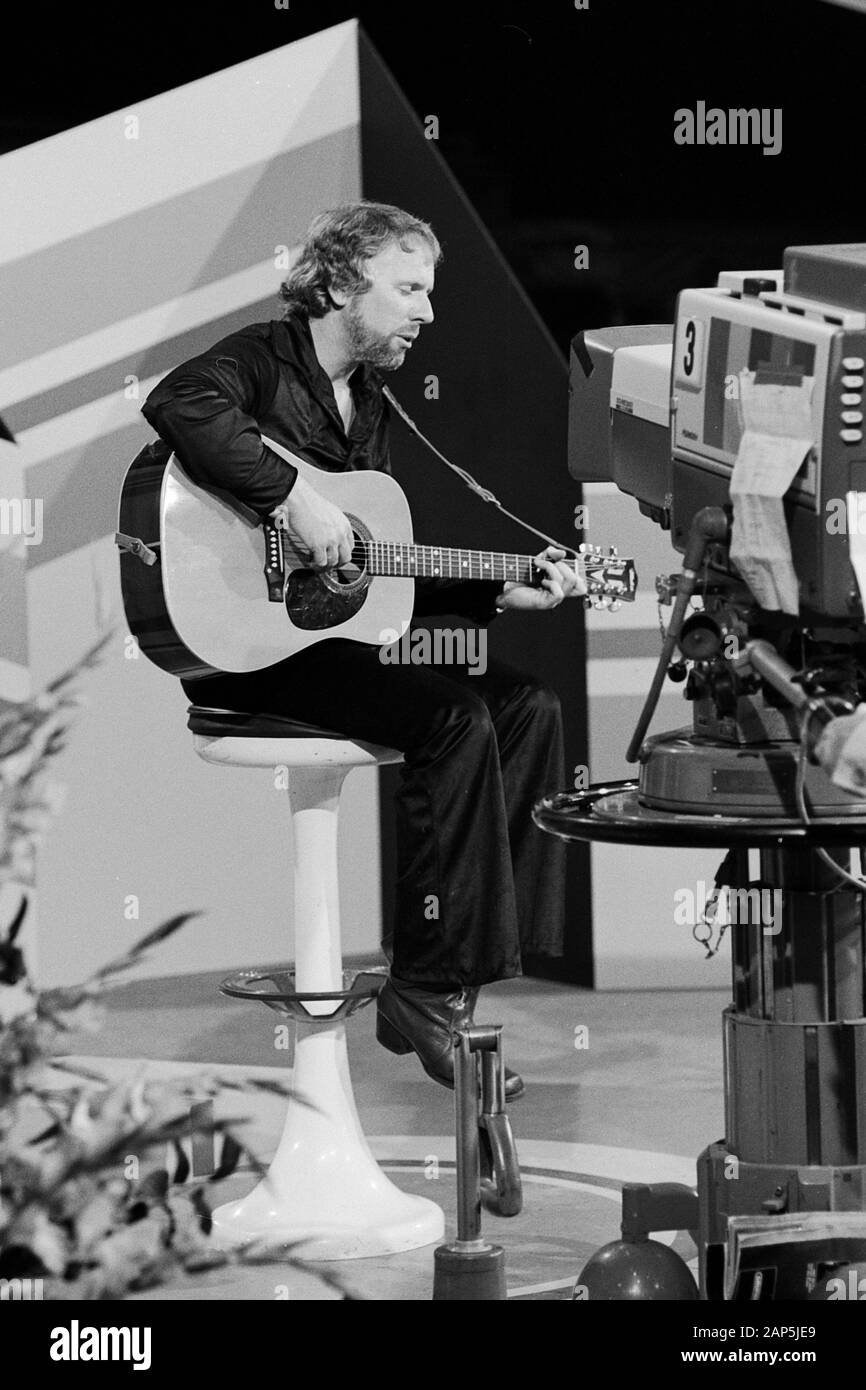 Kevin Johnson, australischer Sänger und Songschreiber, singt bei einem ...