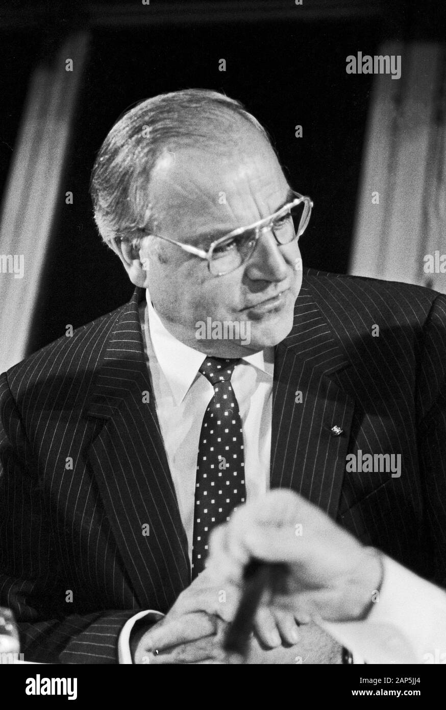 Man 80's glasses Black and White Stock Photos & Images - Alamy