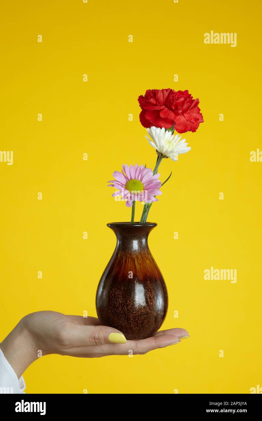 Teardrop bouquet hi-res stock photography and images - Alamy