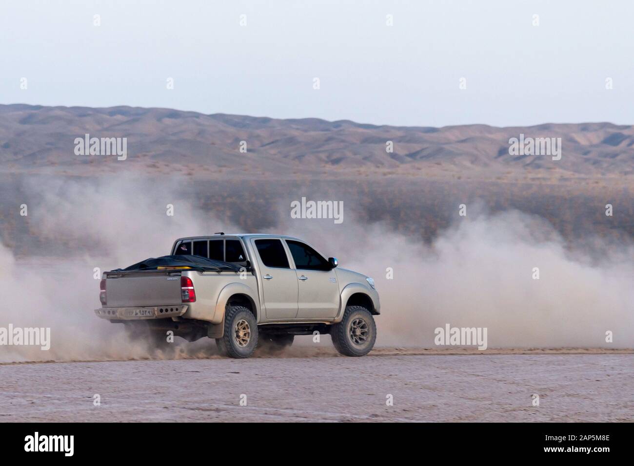 Truck Facing Desert High Resolution Stock Photography and Images - Alamy