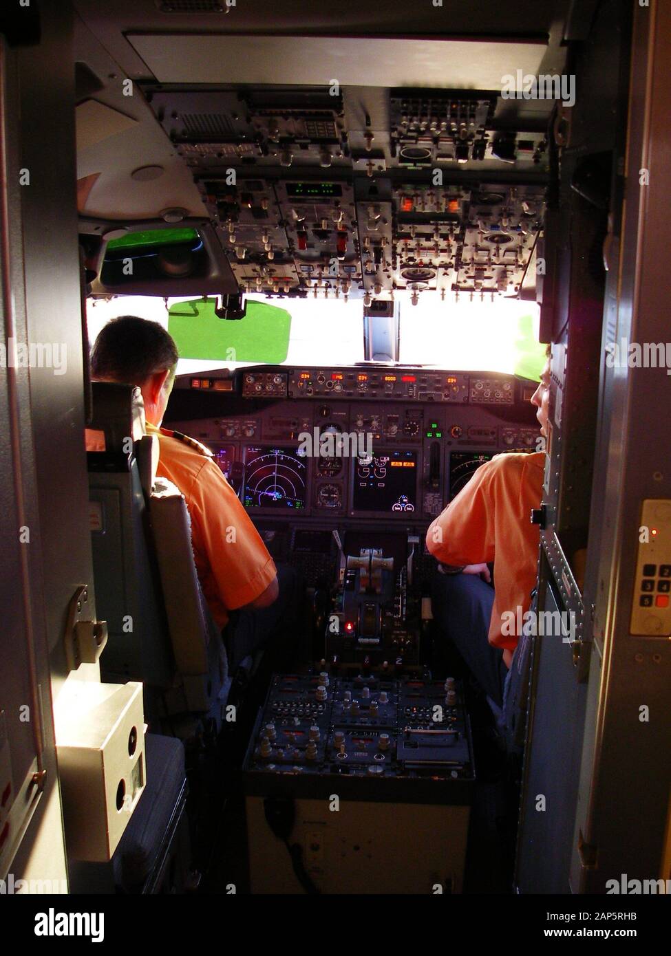 737 flight deck hi-res stock photography and images - Alamy
