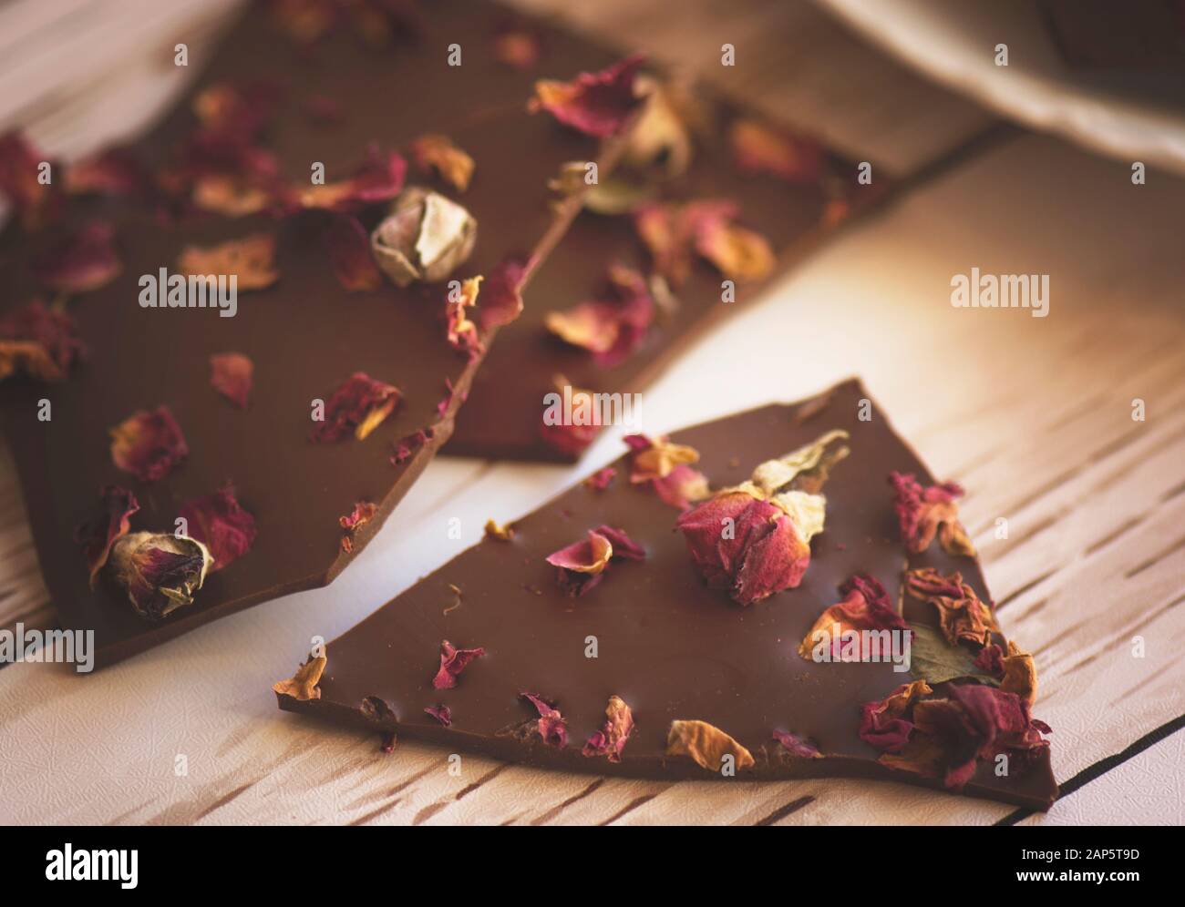 Rose petals edible hi-res stock photography and images - Alamy