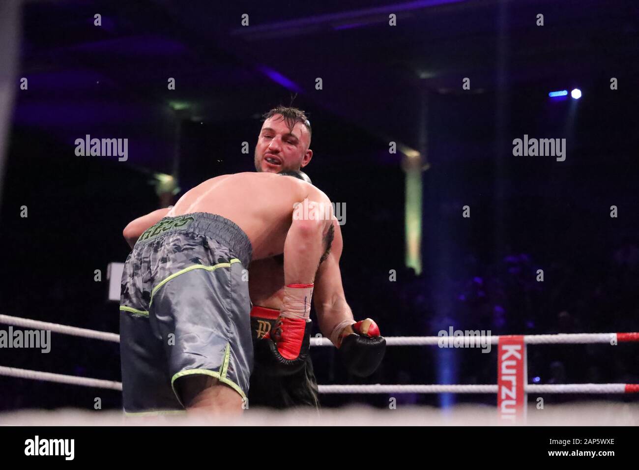 Boxkampf Roman Fress gegen Matteo Rondena German International ...