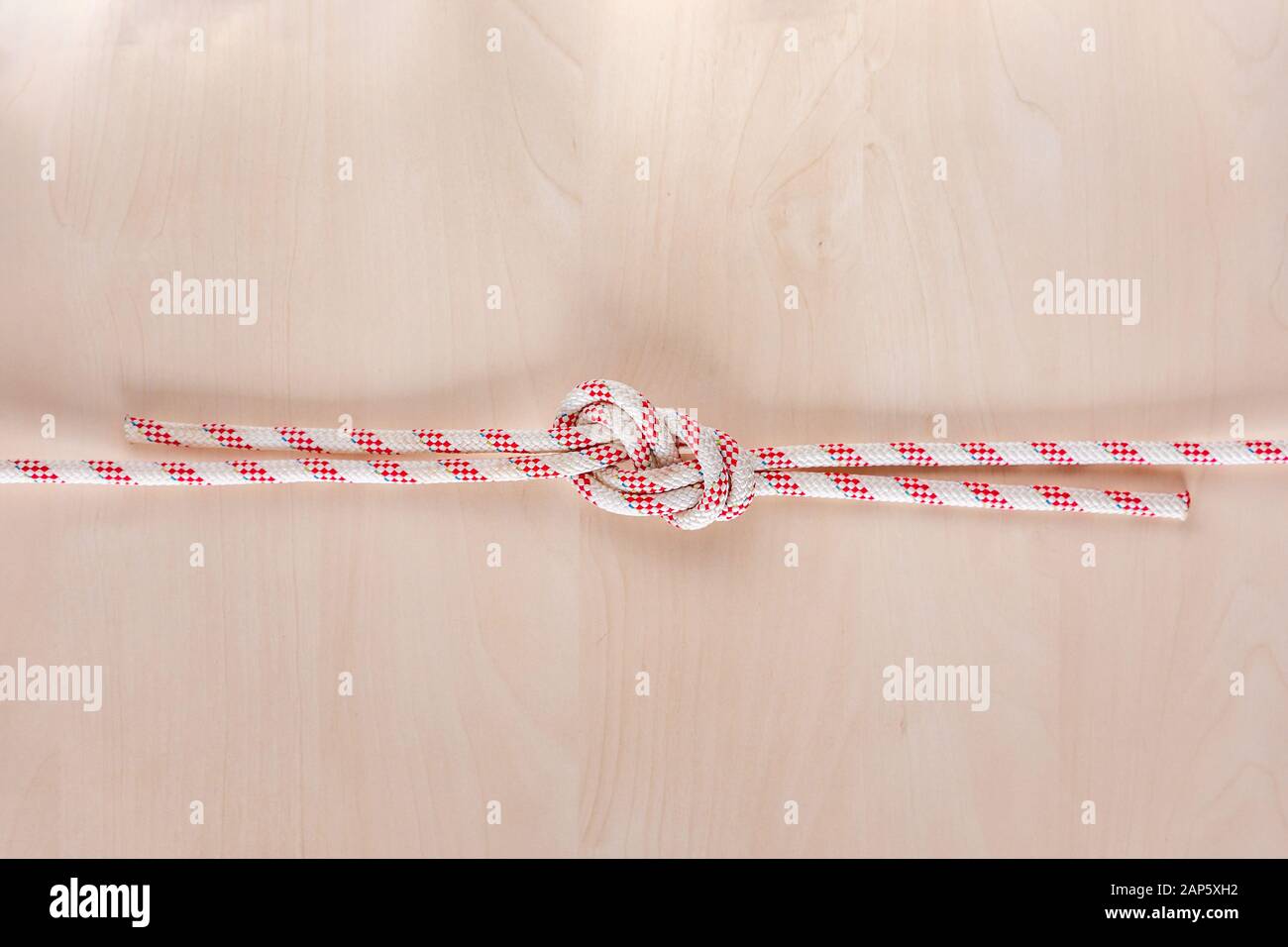 Figure eight Bend or Flemish Bend ship knot on wooden background Stock ...