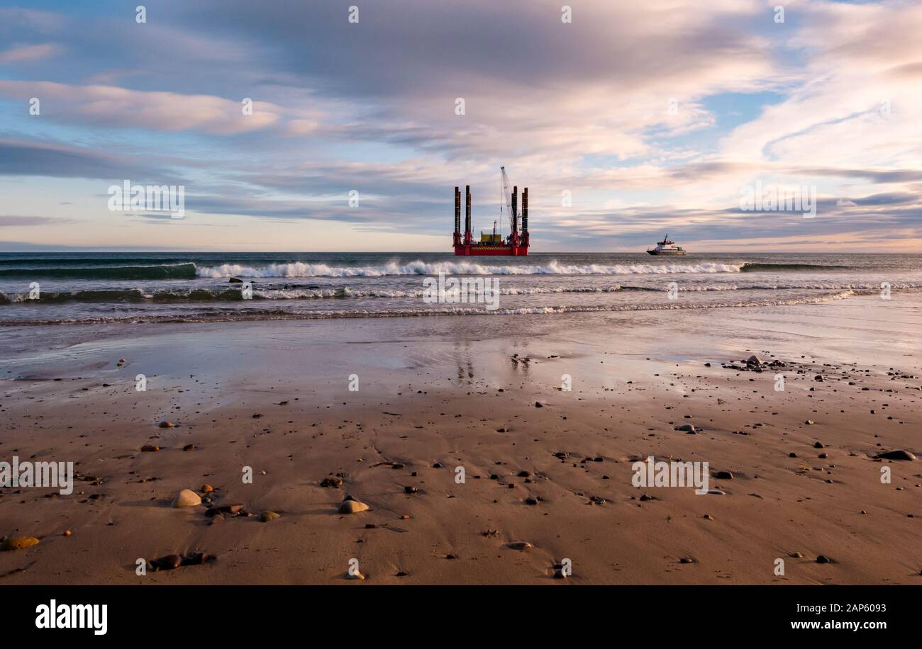 Walking jackup barge hi-res stock photography and images - Alamy