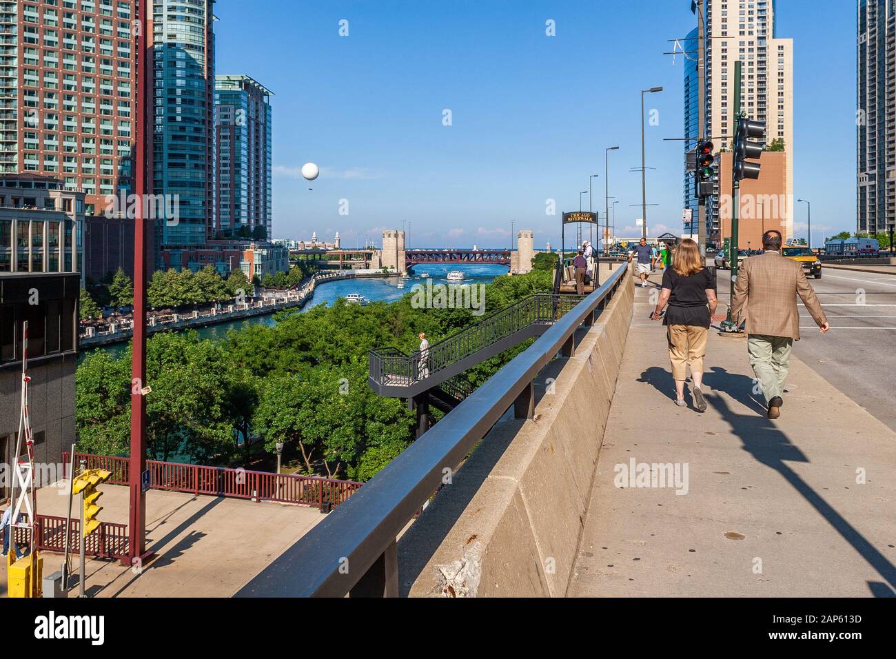 Chicago river bridge summer hi-res stock photography and images - Alamy