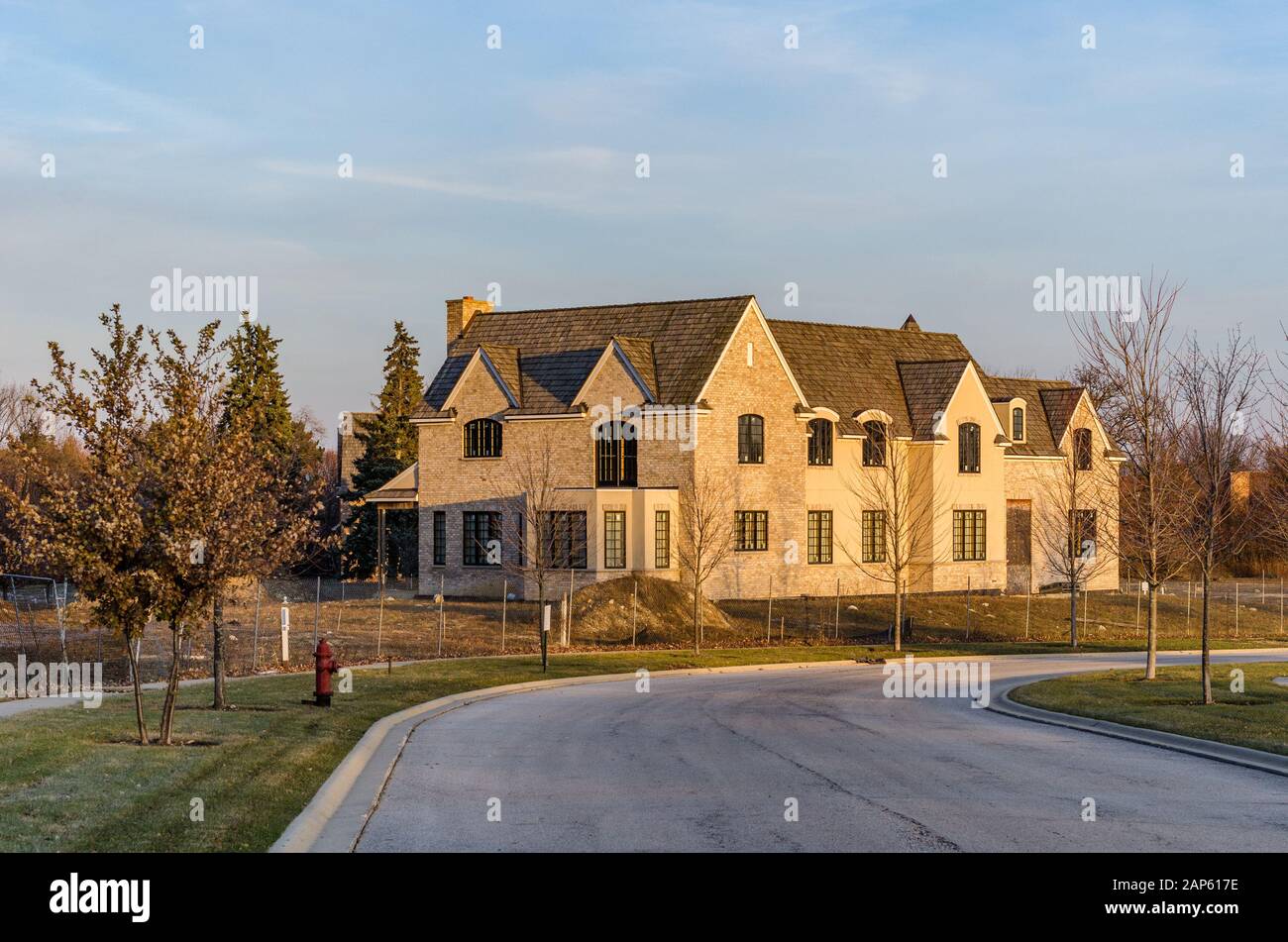 Suburban architecture hi-res stock photography and images - Alamy