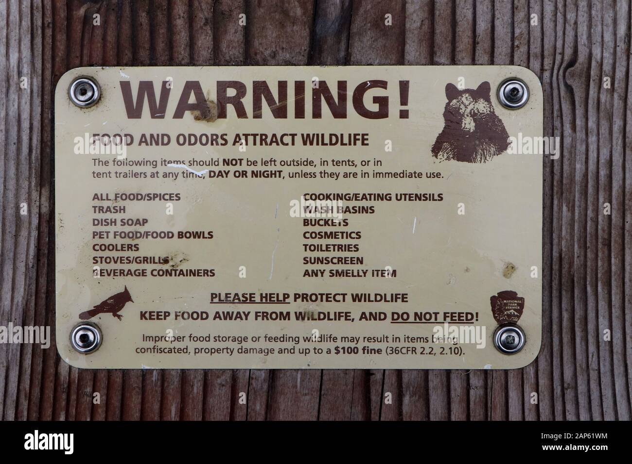 Bear warning sign, Mt. Rainier National Park Washington Stock Photo - Alamy