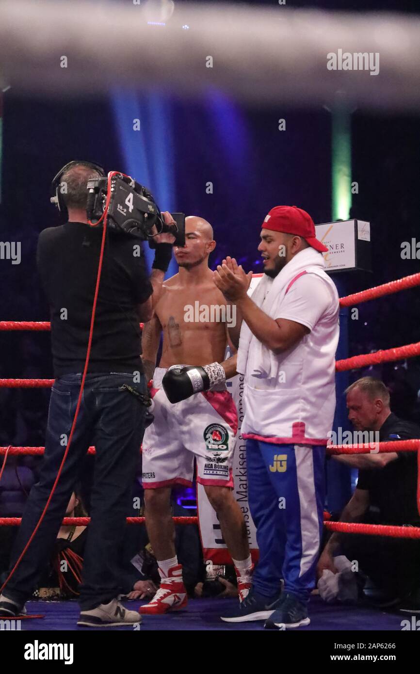 Boxkampf Sebastian Formella gegen Roberto Arriaza in der Edel-Optics.de ...