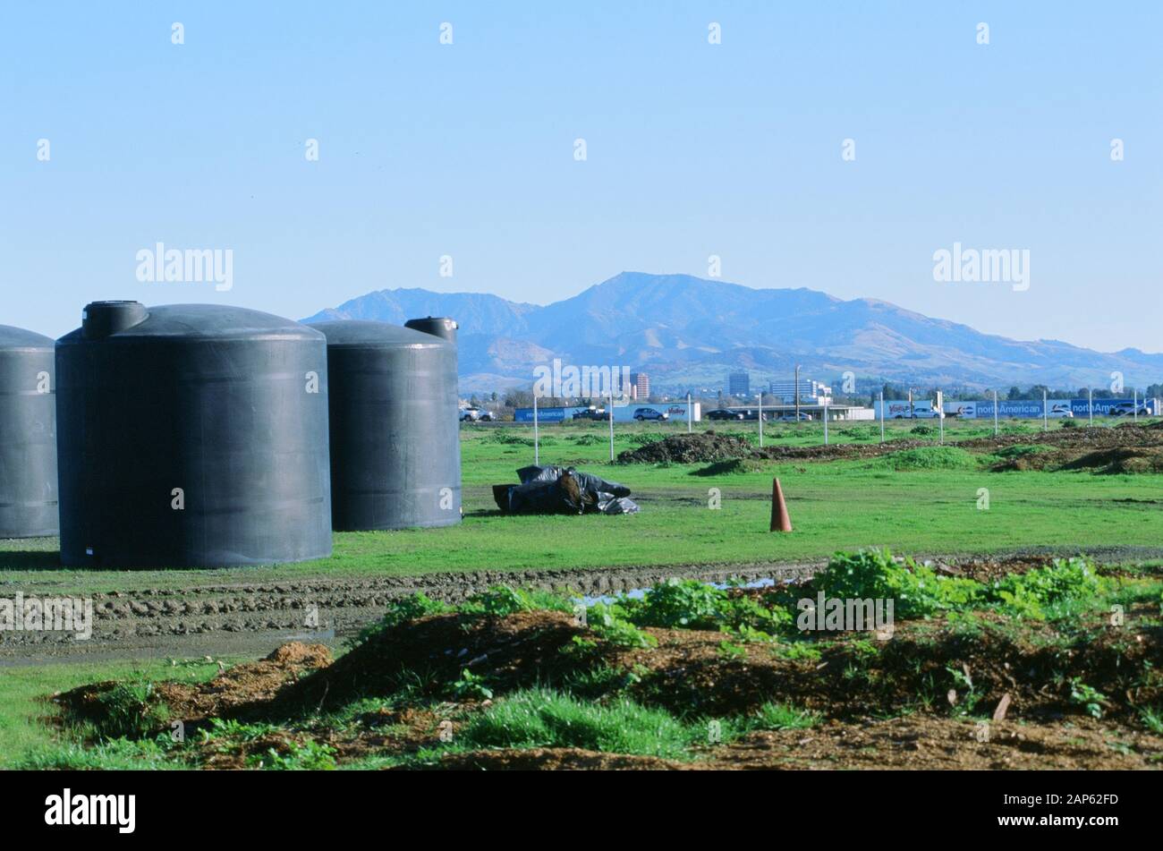 Central california storage tanks hi-res stock photography and images ...