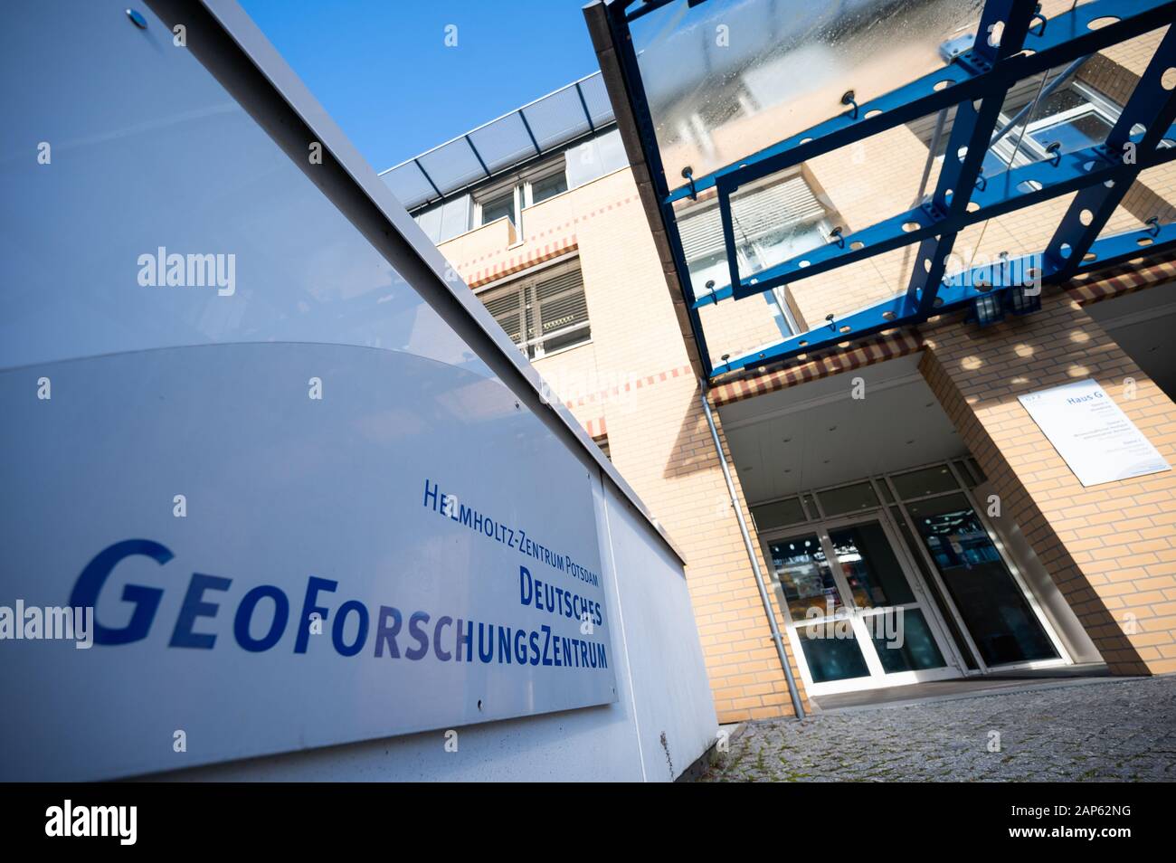 Potsdam, Germany. 21st Jan, 2020. The sun shines on the main building ...