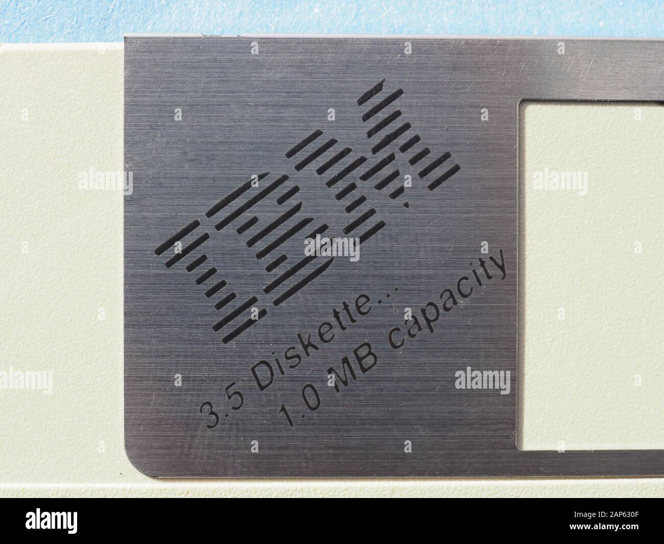 Old ibm logo hi-res stock photography and images - Alamy