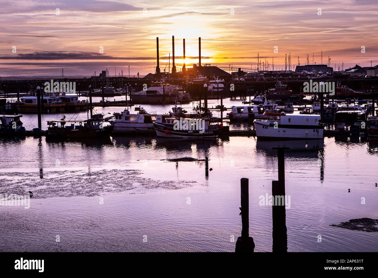 Ramsgate harbour night hi-res stock photography and images - Alamy