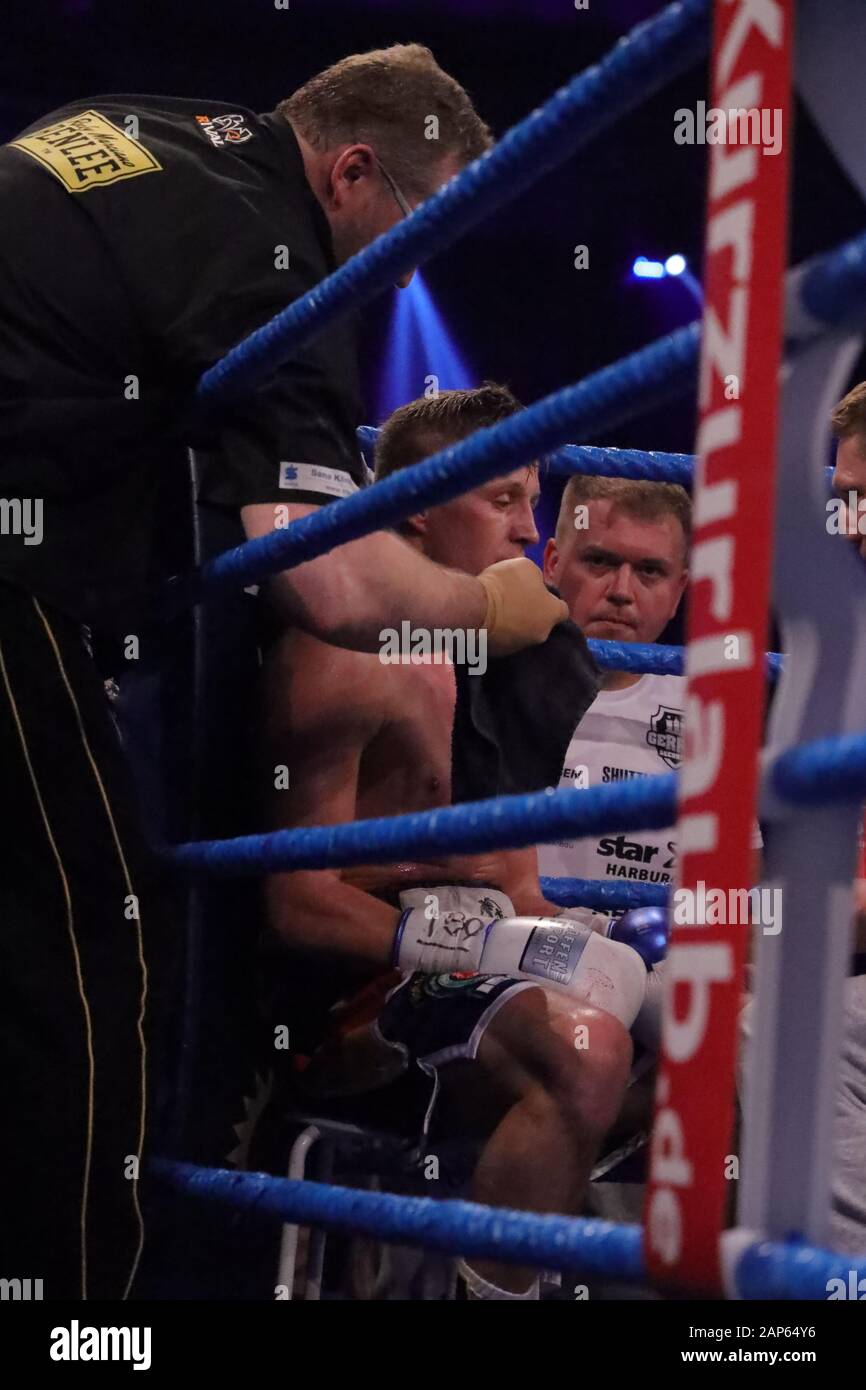 Boxkampf Sebastian Formella gegen Roberto Arriaza in der Edel-Optics.de ...