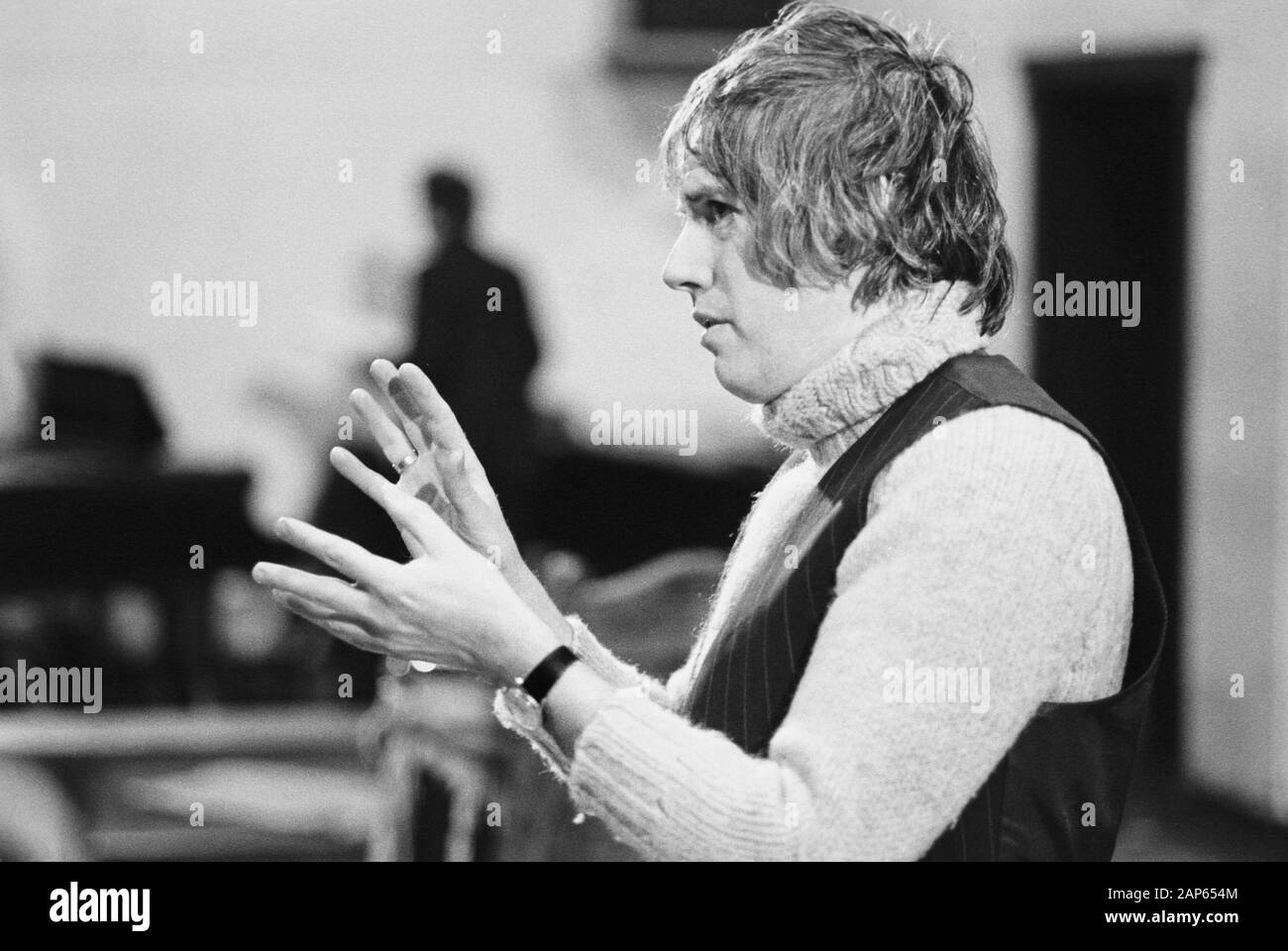 Drama girl hi-res stock photography and images - Alamy