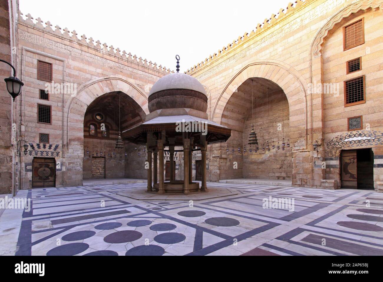 Ablutions fountain in courtyard mosque hi-res stock photography and ...