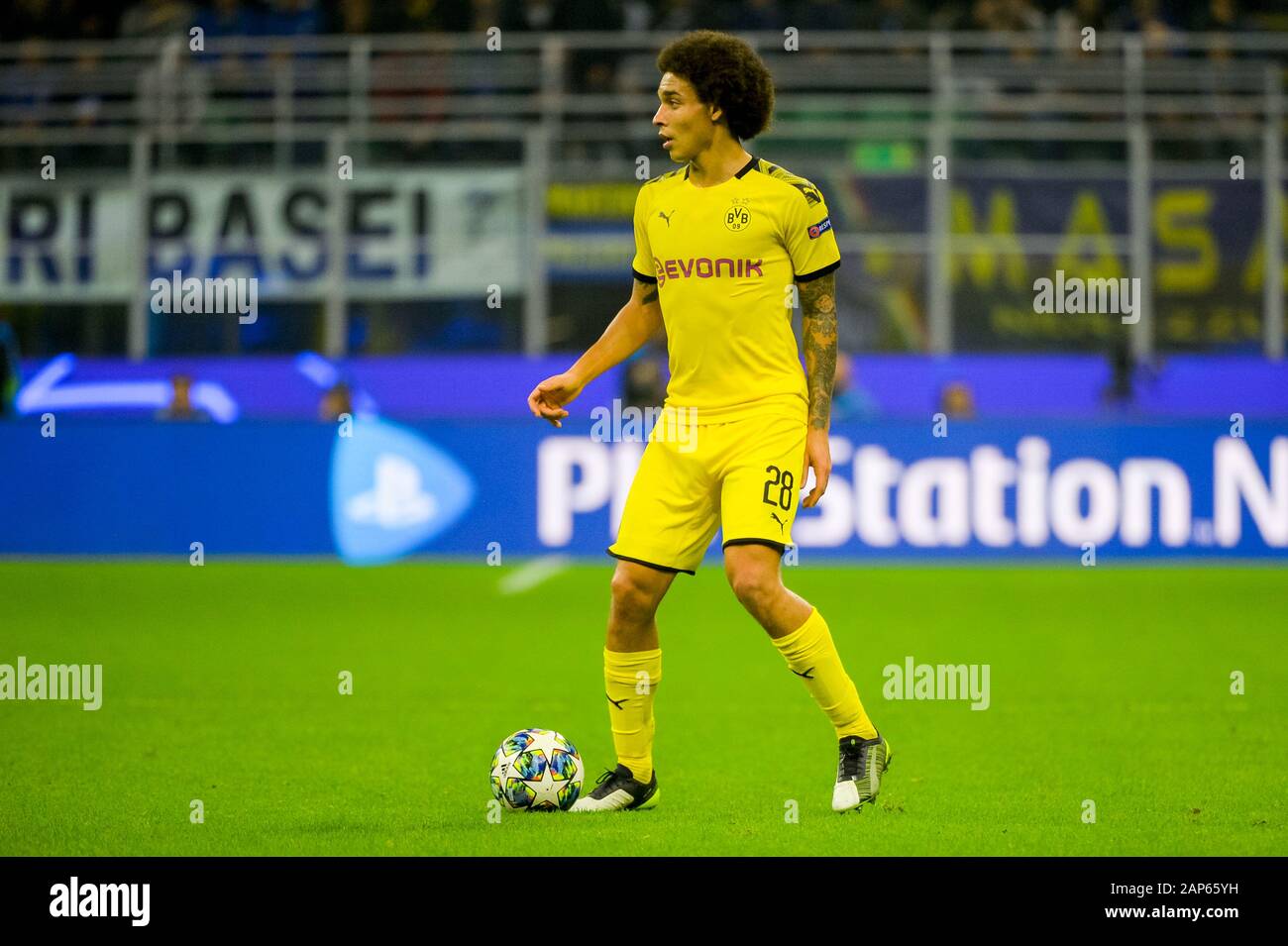 Axel witsel borussia official hi-res stock photography and images - Alamy