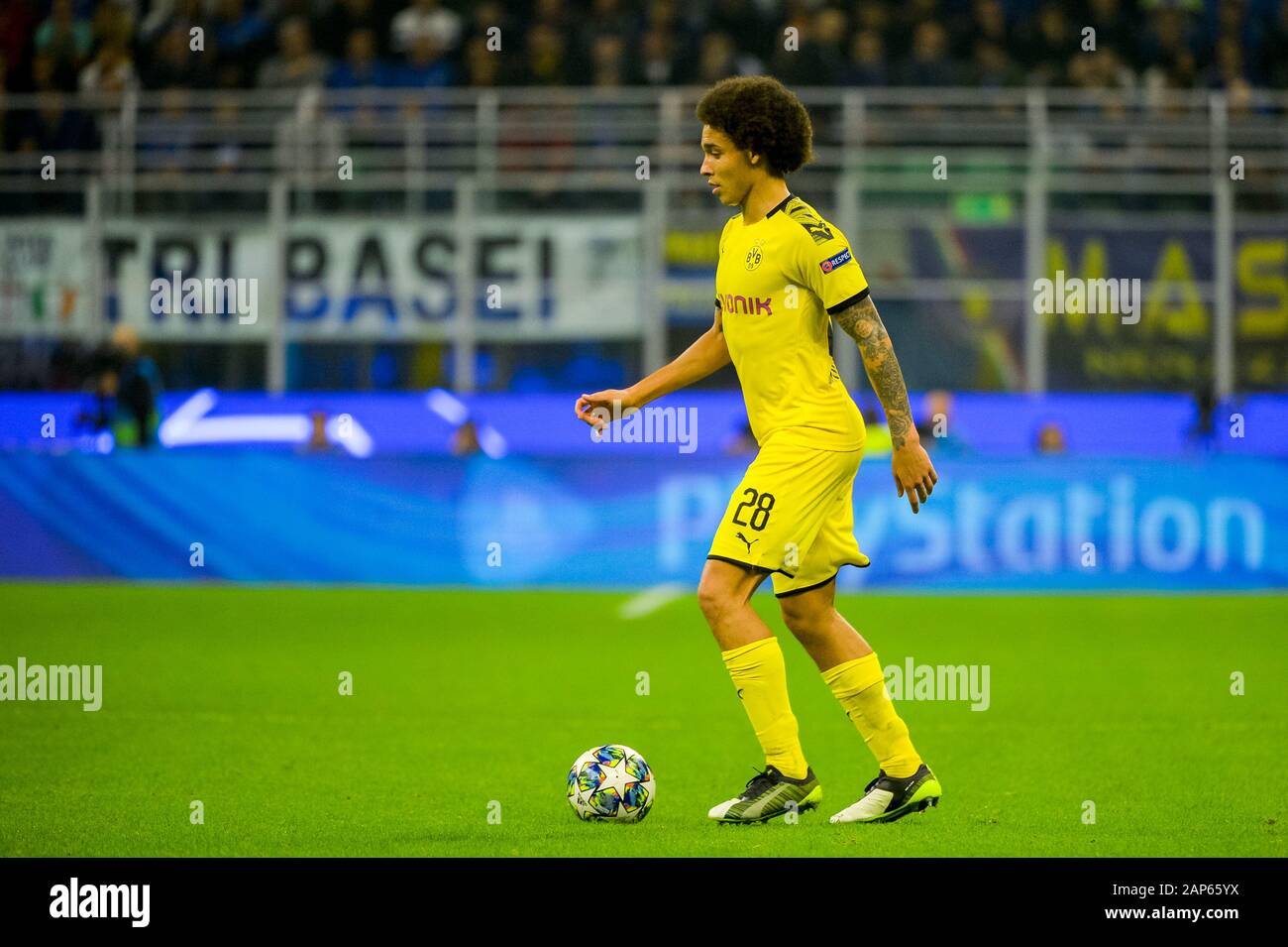 Axel witsel borussia official hi-res stock photography and images - Alamy